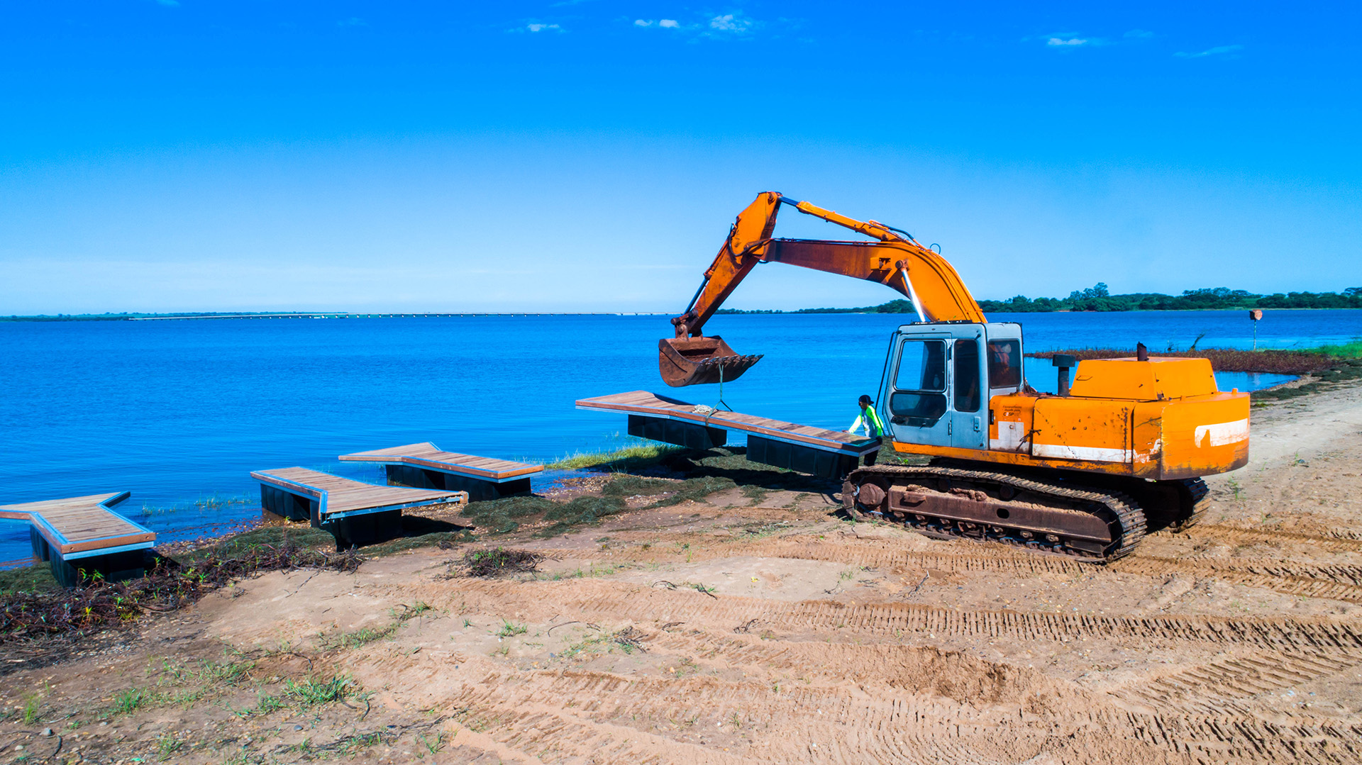 Píer para 17 embarcações começa a ser montado na Praia Pôr do Sol de ...